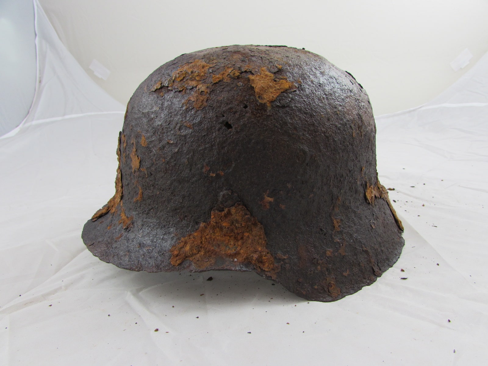 German M42 Helmet - Antiqurio Antiques