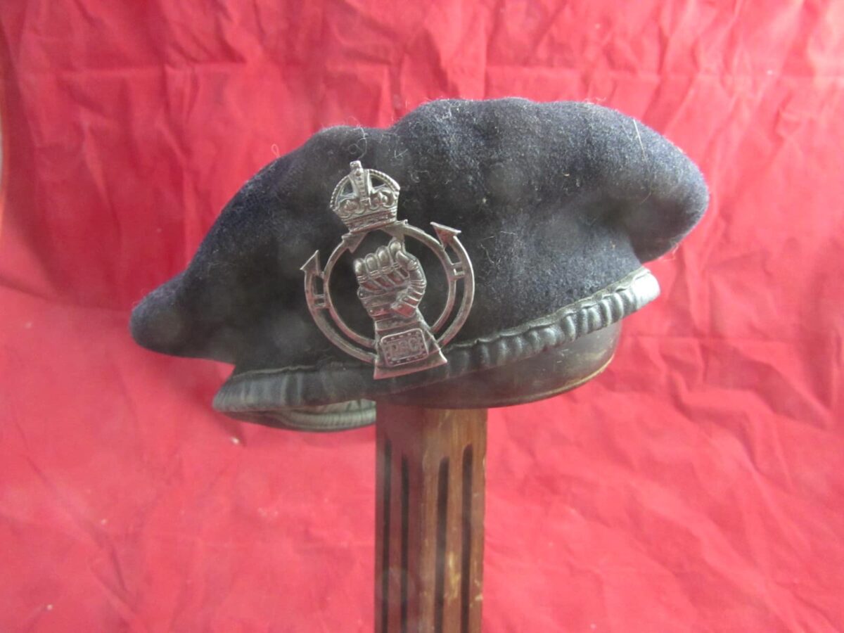 Royal Armoured Corps WW2 Beret and Badge - Antiqurio Military Antiques