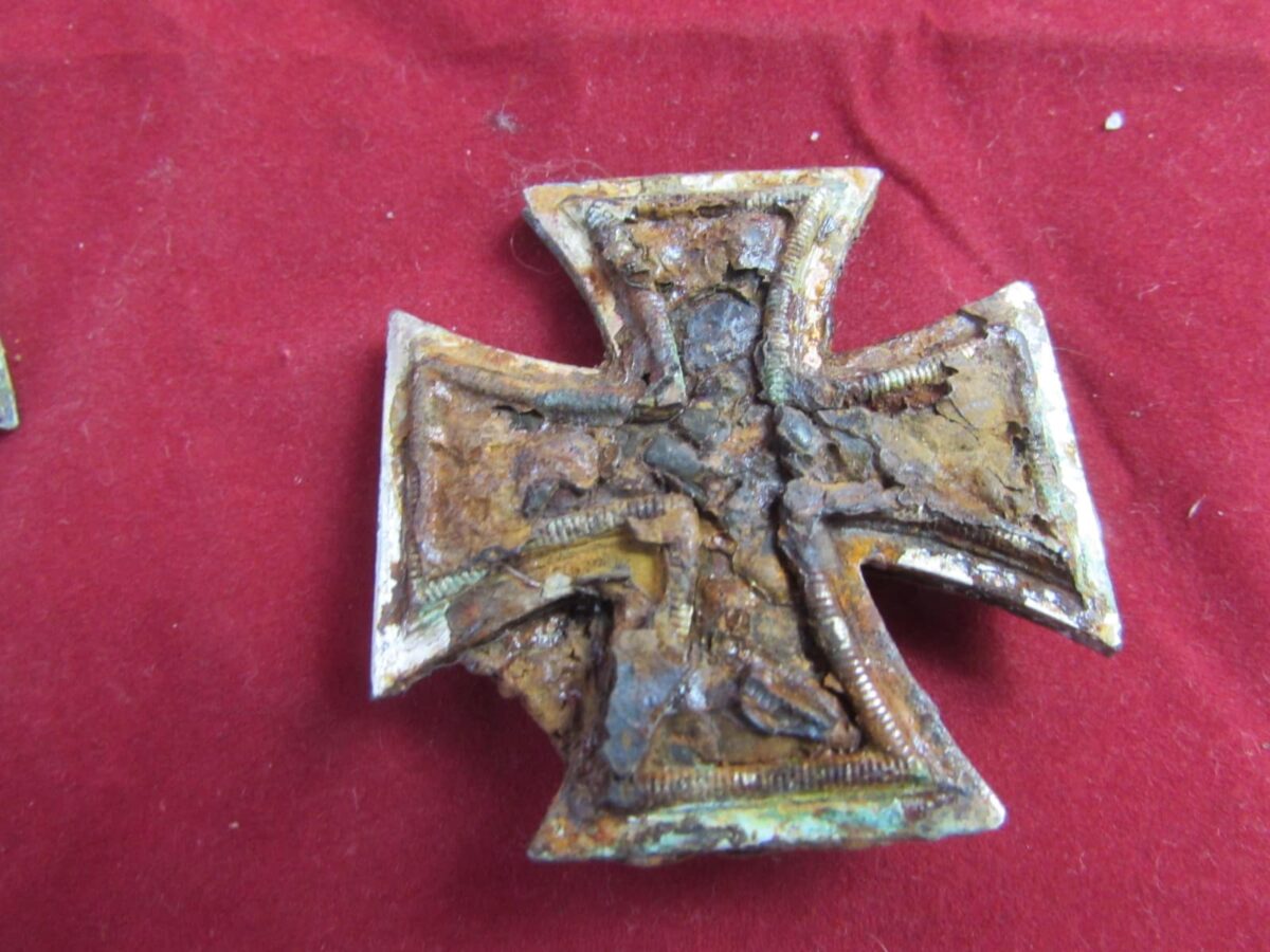 Pair of German Iron Crosses Recovered from Stalingrad - Antiqurio ...