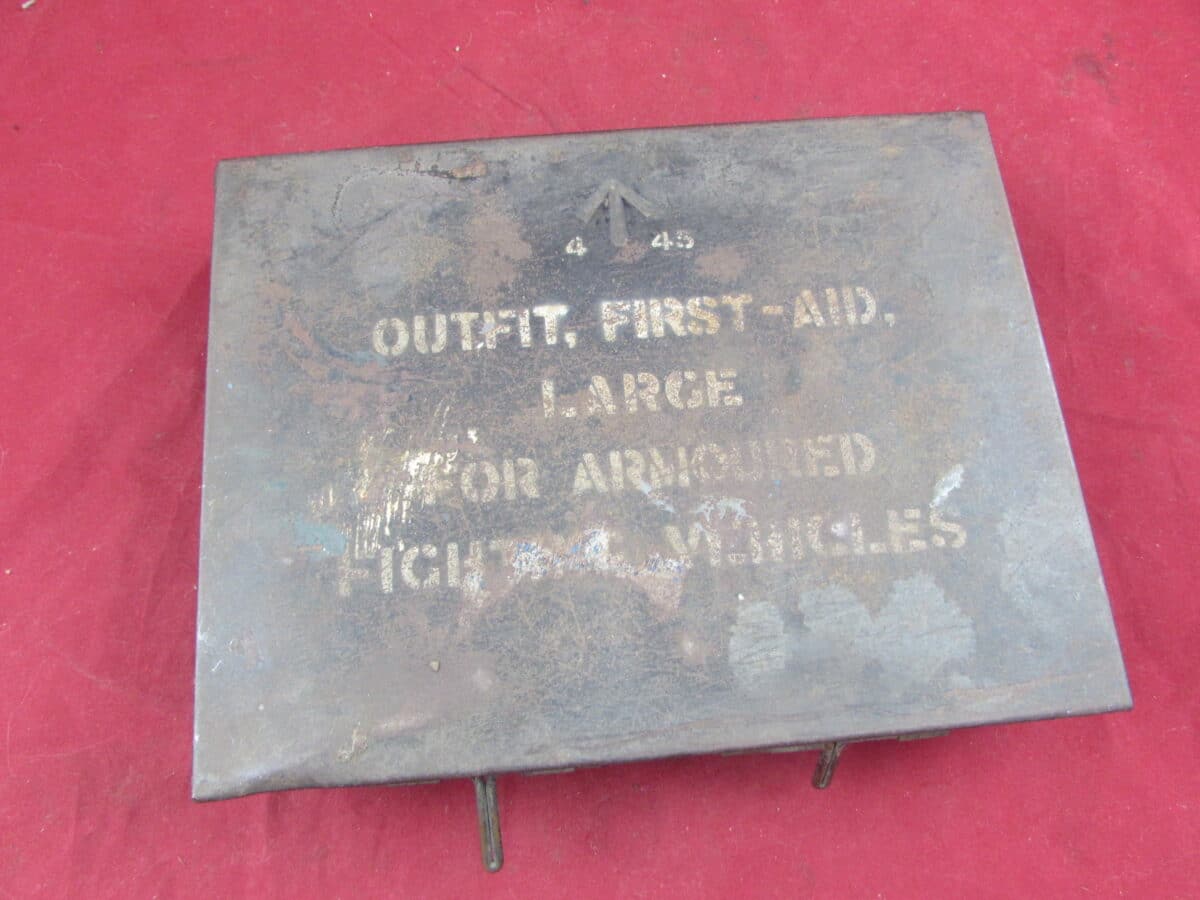 WW2 BRITISH ARMY OUTFIT FIRST AID LARGE FOR ARMOURED FIGHTING VEHICLES ...