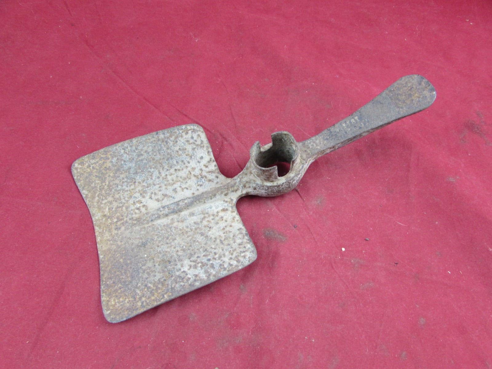 WW1 BRITISH ARMY ENTRENCHING TOOL DATED 1914 - Antiqurio Military Antiques